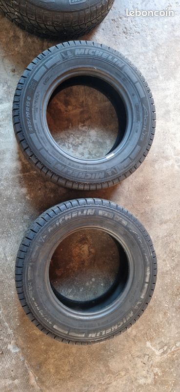 Jantes et pneus 205/70/r15c - Équipement auto