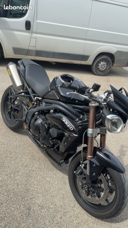 Triumph speed triple 1050 - Motos