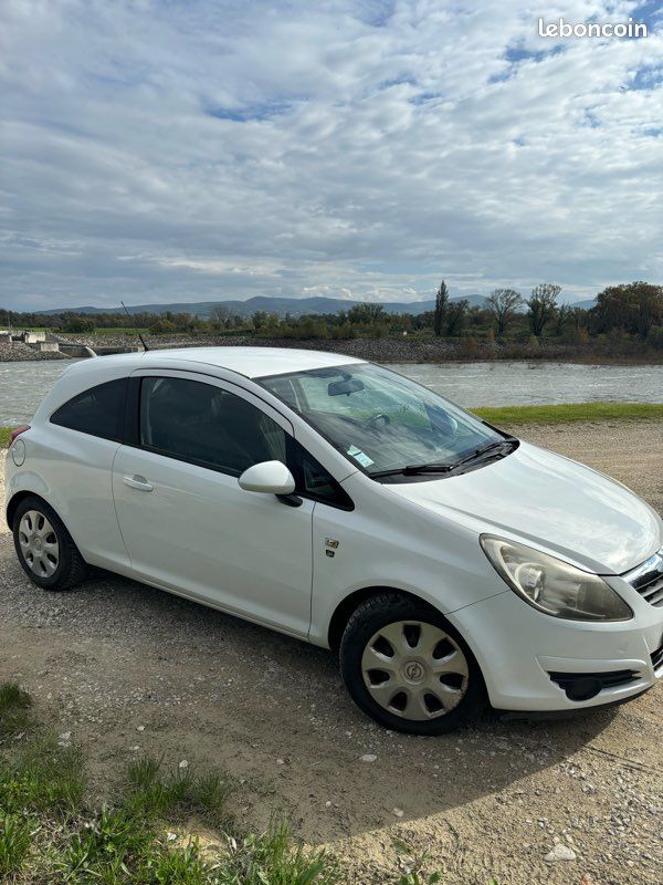 Opel Corsa 2011 Diesel 95 ch - Voitures