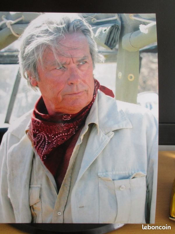 Photo d'Alain Delon en couleur papier photographe en 15 par 20 - Collection
