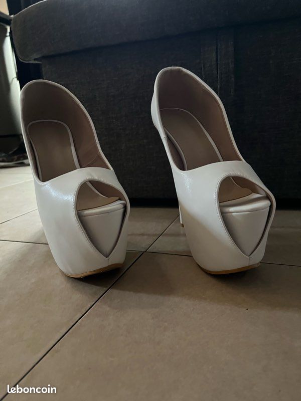 Magnifiques haut talons high héros - Chaussures