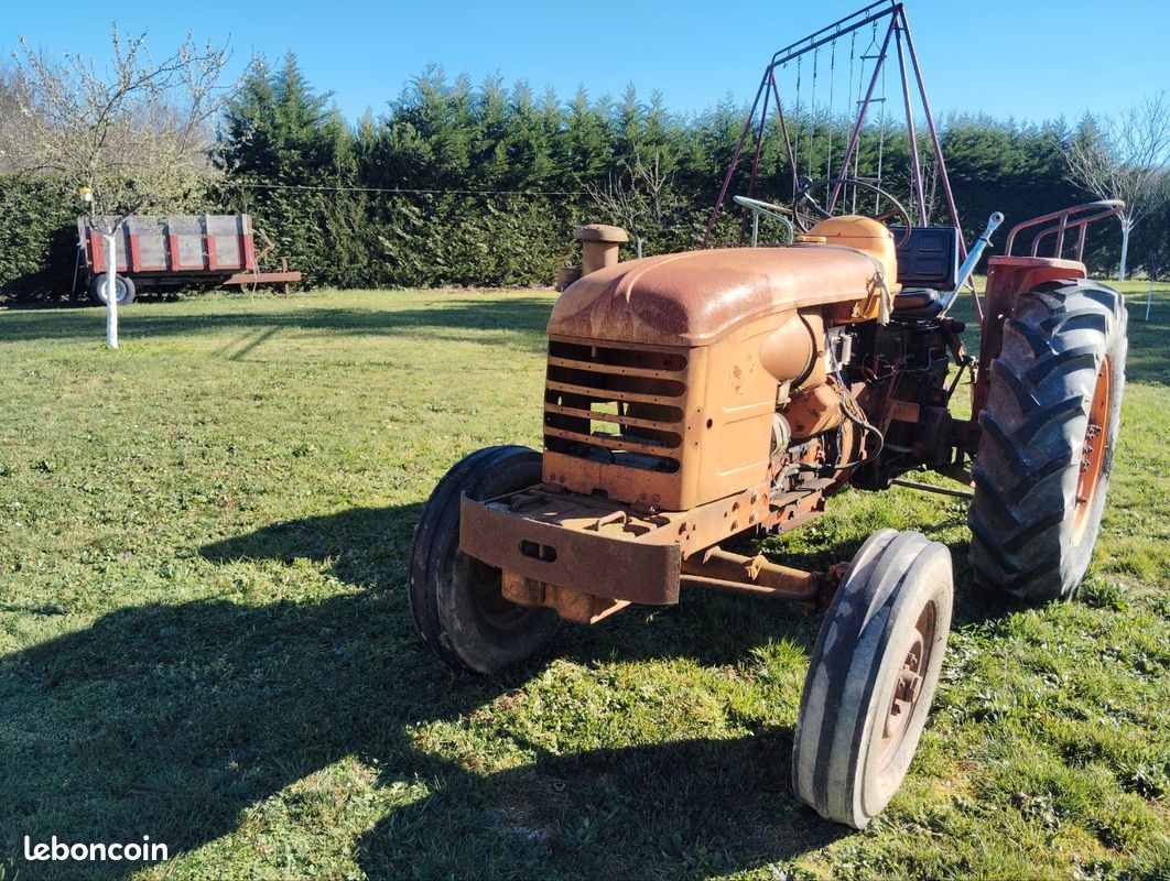 Renault D35 avec gyrobroyeur gard - Tracteurs