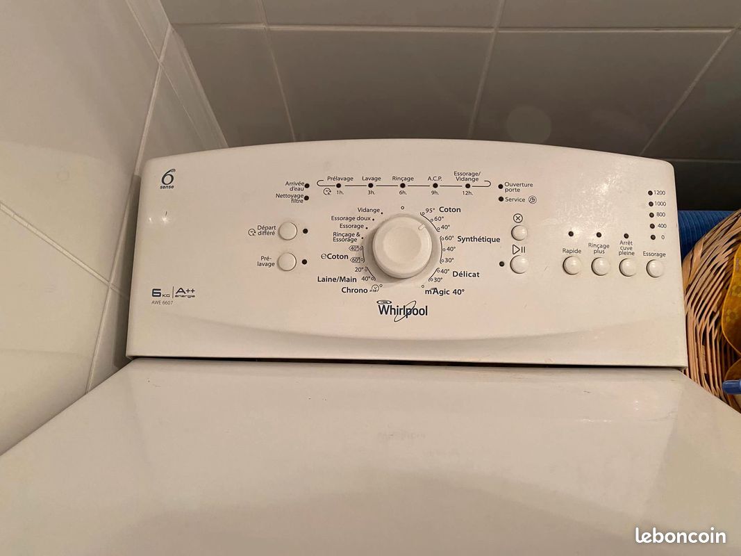 Machine à laver le linge marque Whirlpool - Électroménager