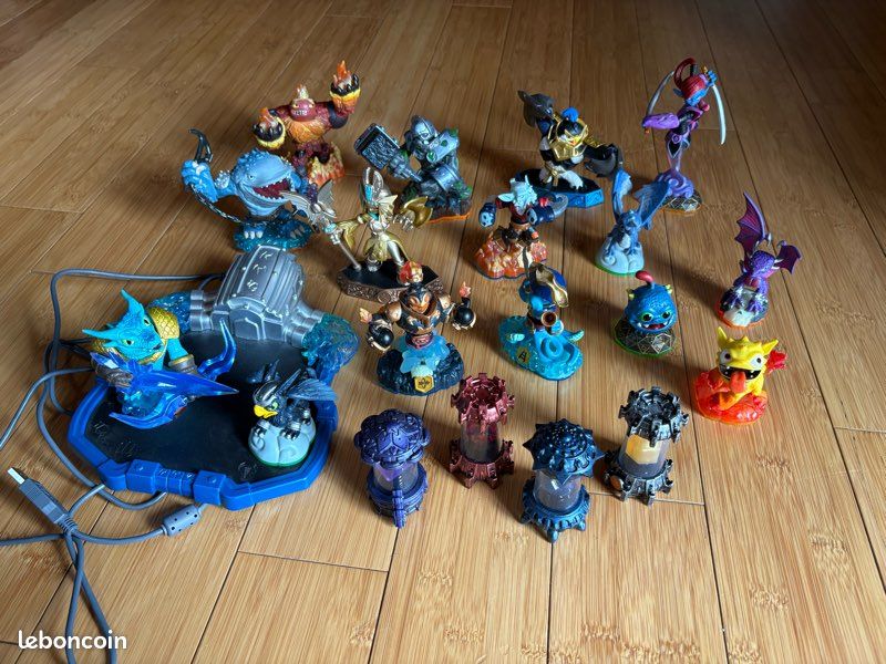 Figurines Skylanders avec sa base - Jeux vidéo