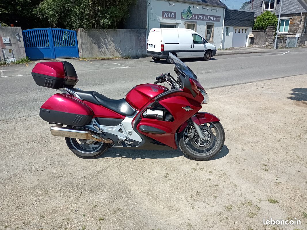 2016 Honda ST1300 - Motos