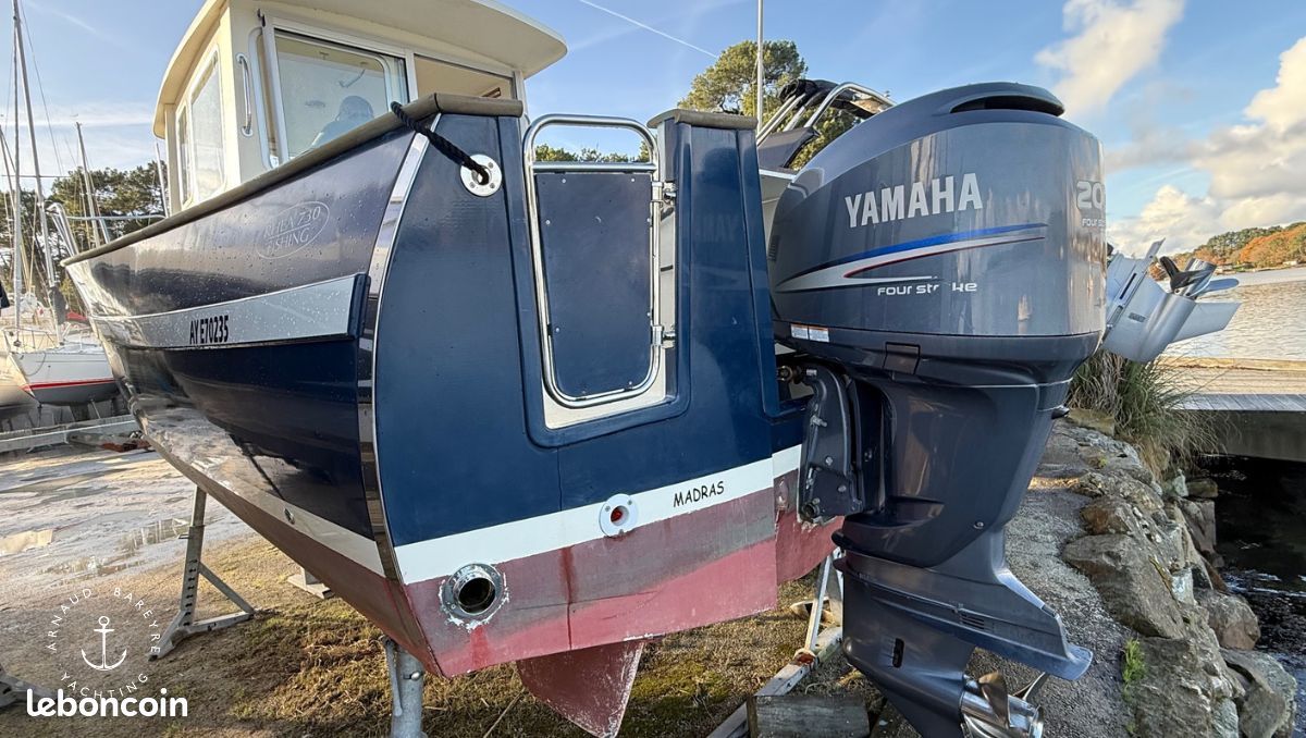 Rhéa 730 Fishing 2013 - Yamaha 200 cv - 475 H - Nautisme