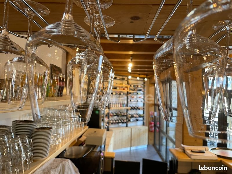 Fonds de commerce bar, restaurant 122 m² - Bureaux & Commerces