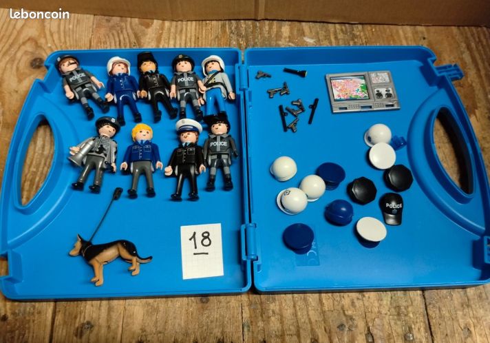 Playmobil - Valisette 18 +Lot 32 + 11 personnages - Lot n° 200 - Jeux ...
