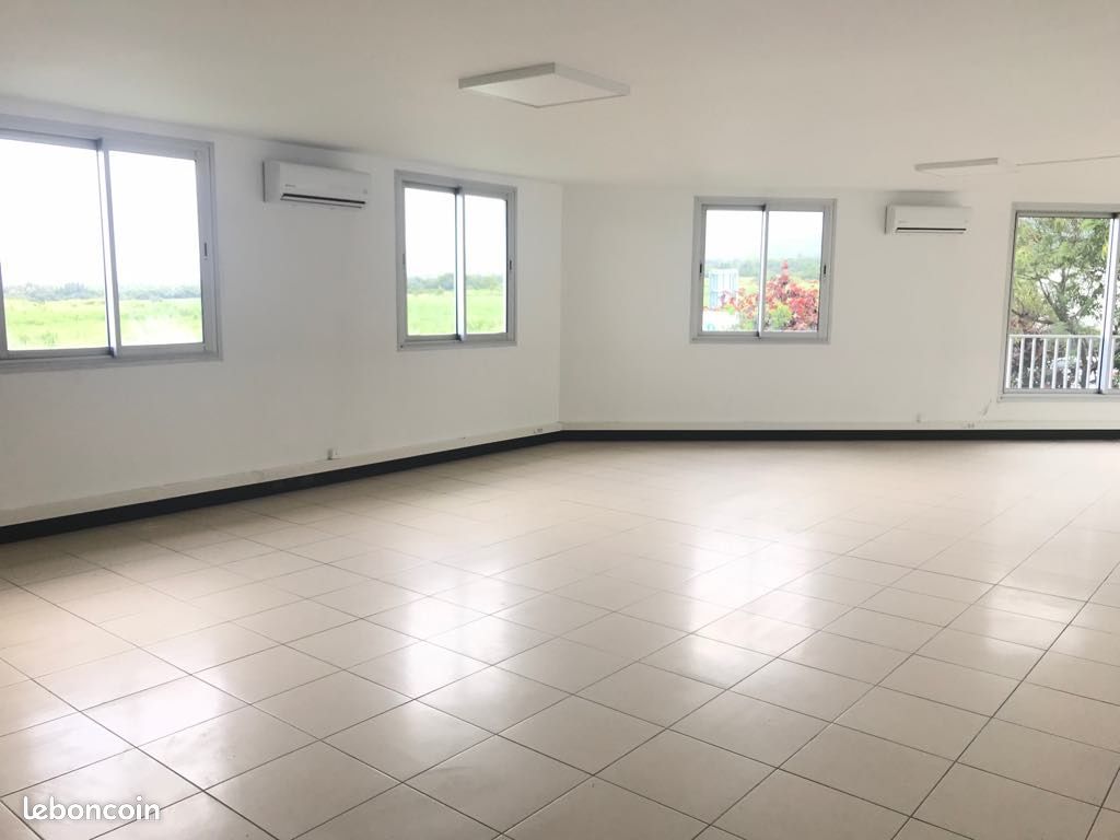 Local bureaux 67 m² - Bureaux & Commerces