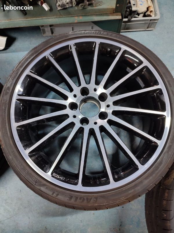 Une jante Mercedes AMG 19" A1764010502 16 branches multibranches Classe ...