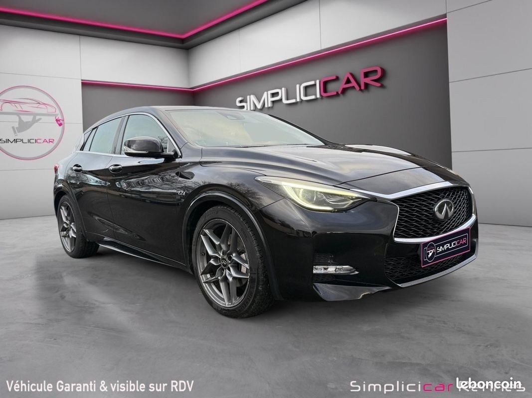 INFINITI Q30 AWD 170 chevaux 7DCT Q30 S City Black édition, sièges ...