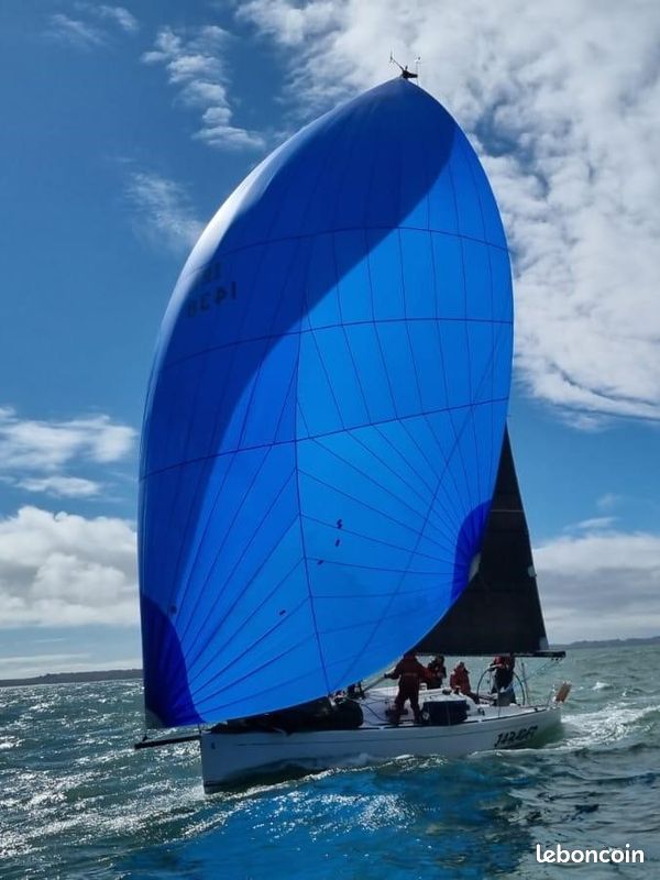 First 34.7 - Nautisme