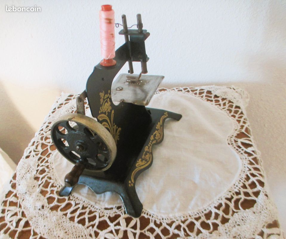 Ancienne machine à coudre enfant en fer année 1920 JC LP RW Paris ...