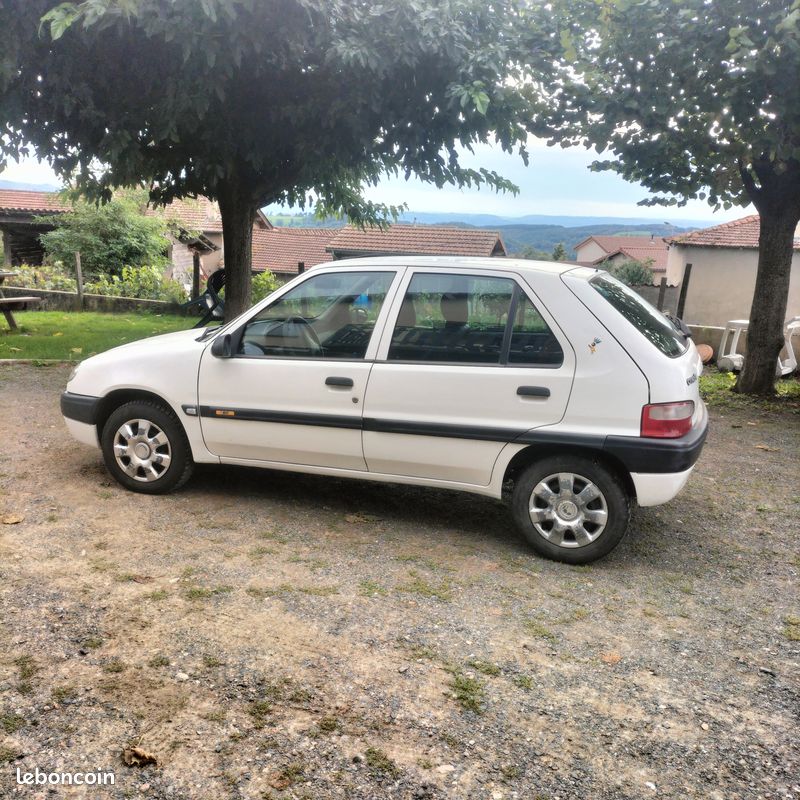 Saxo bic 2002 221400 kms - Voitures