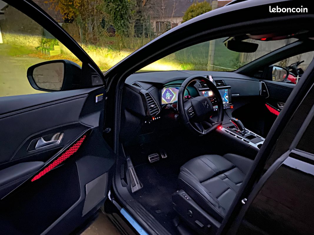 Ds7 cross back 4/4 300cv Louvre - Voitures