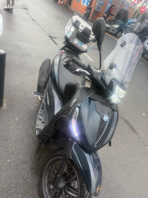 Beverly 400 s - Motos