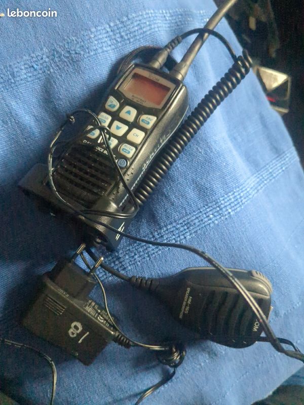Vhf ic-m35 avec chargeur bc-173 et microphone speaker hm-165 ...