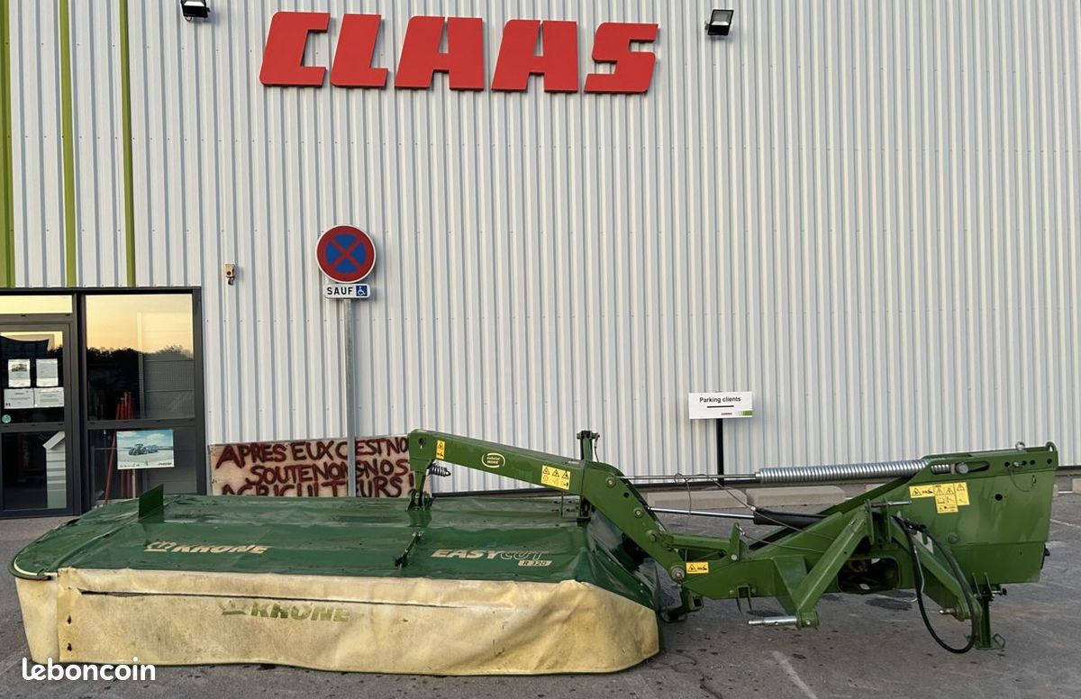 Krone EASYCUT R 320 - Matériel agricole