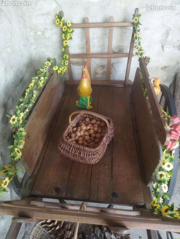 Ancienne charrette à bras en bois - Antiquités