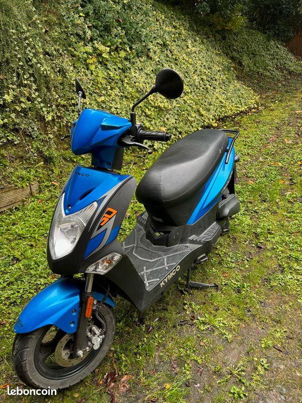 Scooter Agility 50 - Motos