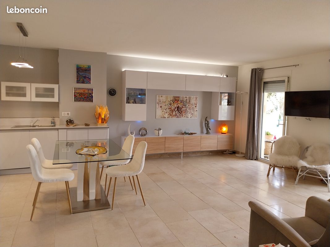 Bord de mer, 70m2 bel appartement, 2 chambres, cœur de ville, tout à ...