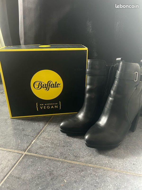 Bottines à talons Buffalo Audrina 2 – VEGAN – T39 - Chaussures