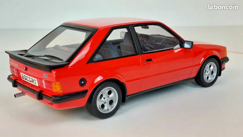 Miniature neuve Ford Escort XR3i MK3 Sunburst red 1985 1/18 Ottomobile ...