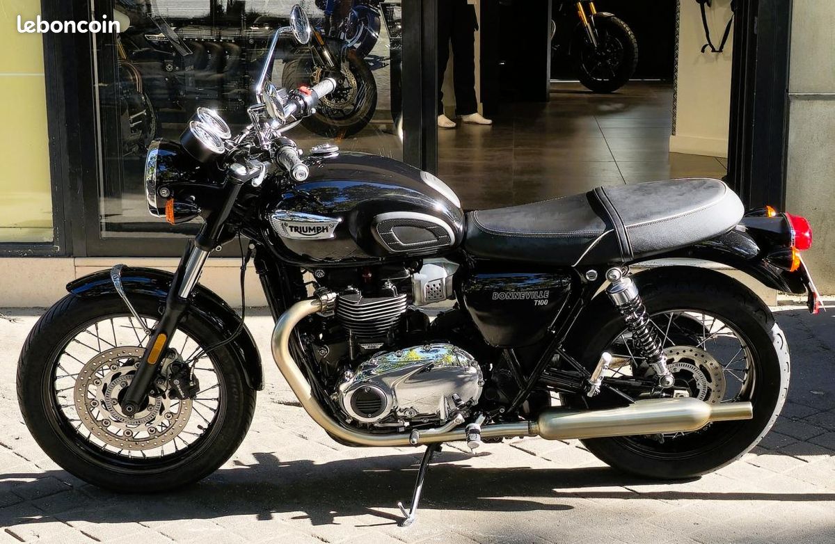 Triumph BONNEVILLE T100 900 - Motos