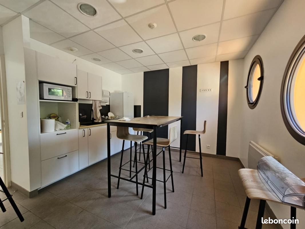 Local bureaux 360 m² - Bureaux & Commerces