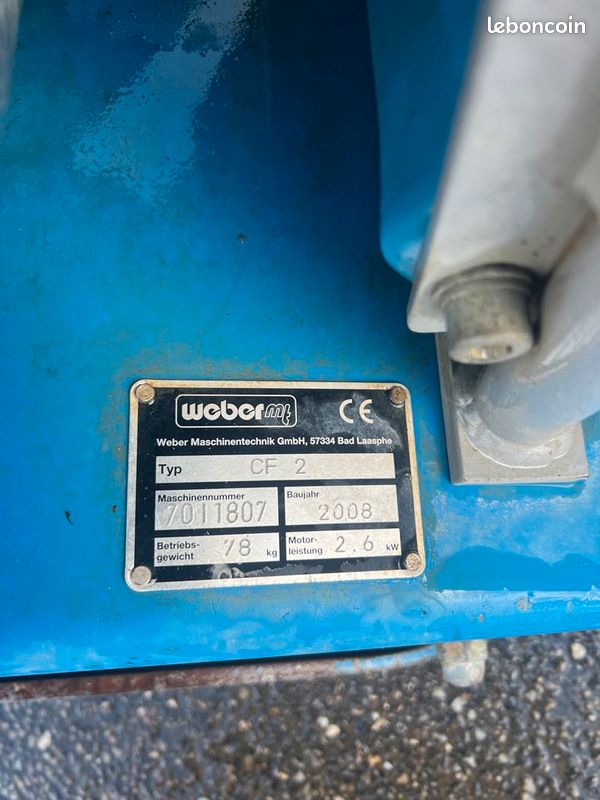 Plaque vibrante WEBER CF2 - BTP - Chantier gros-oeuvre