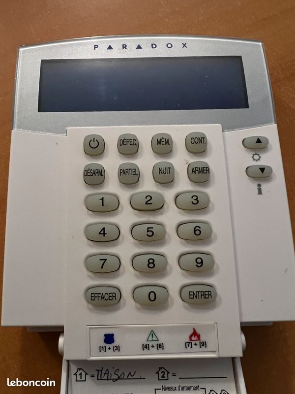 Clavier k37 sans fil alarme PARADOX - Bricolage