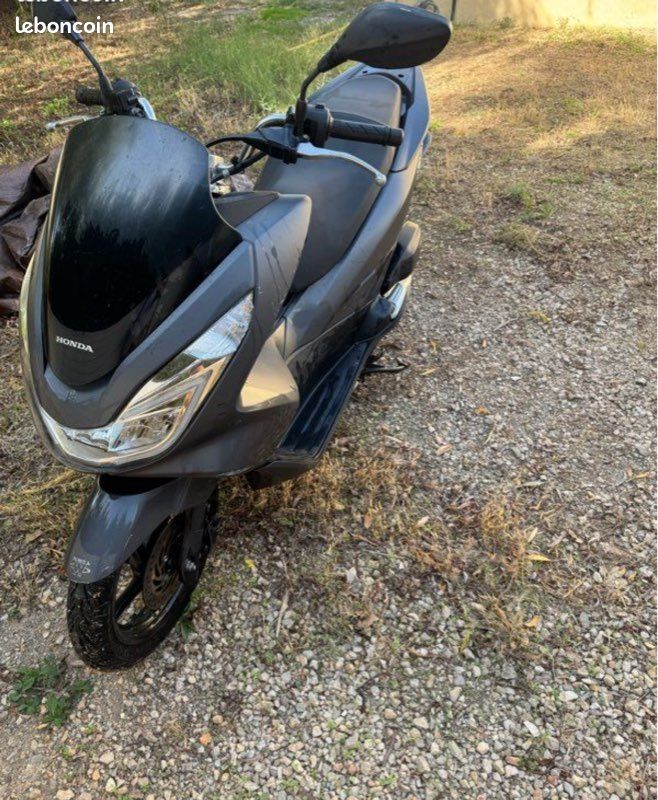 Honda pcx 2016 - Motos