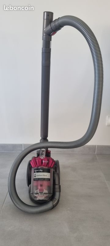 Aspirateur dyson city DC26 carbon fibre sans sac traineau - Électroménager