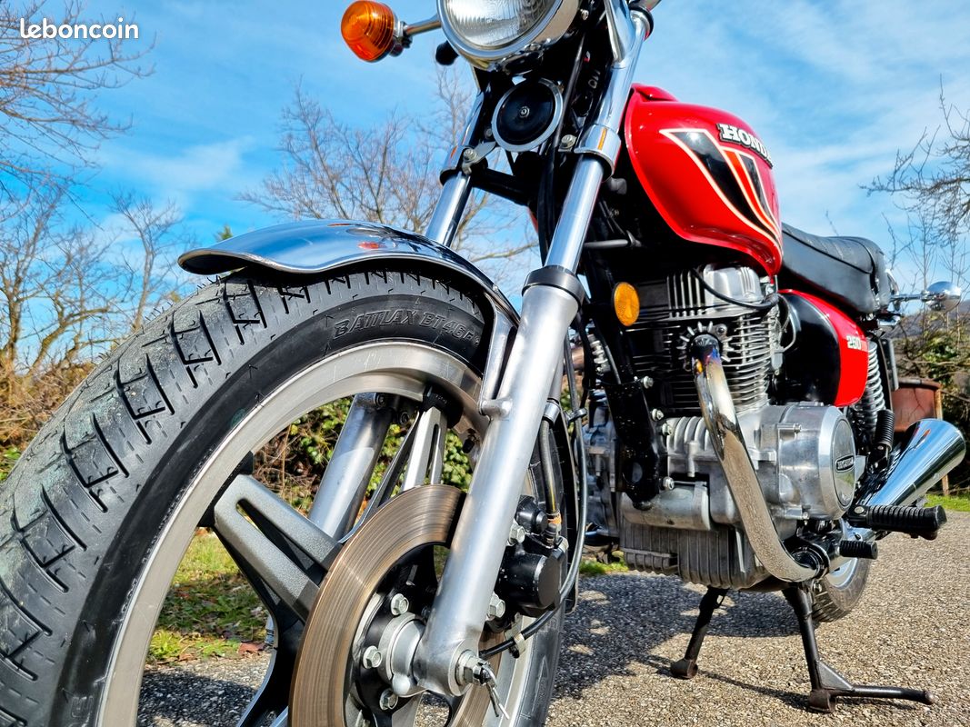 Rare HONDA 250 TWIN - Motos