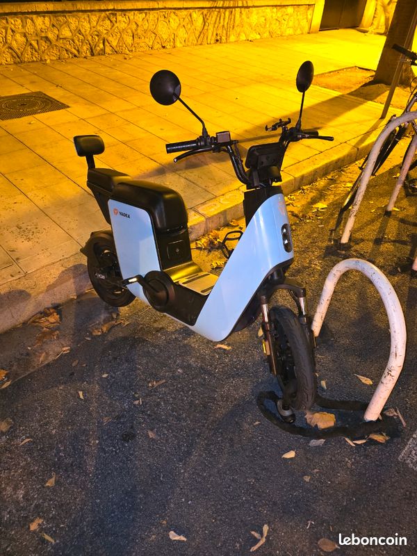 Yadea V7 Scooter électrique - Motos