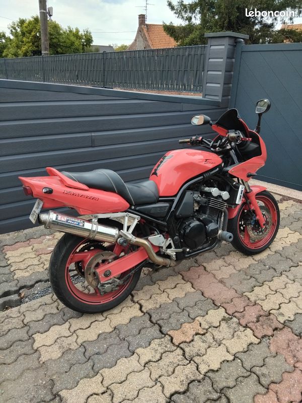 Yamaha 600 fazer 2002 - Motos