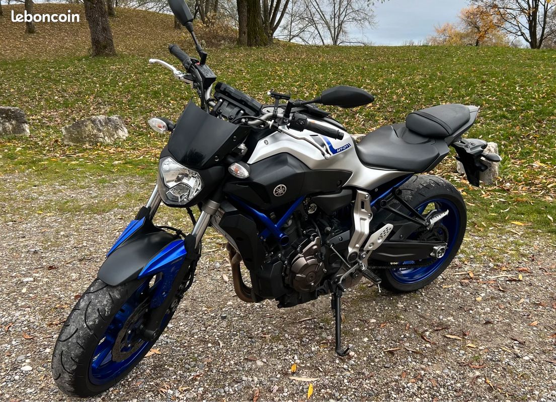 Yamaha mt07 - Motos