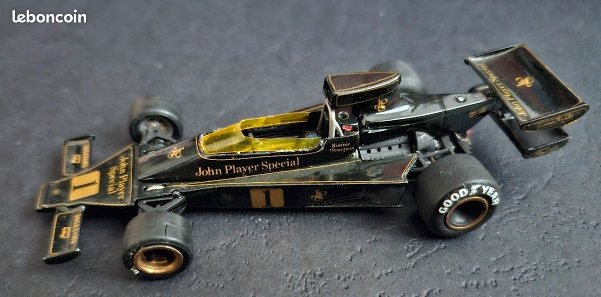 Lotus 76 JPS Mk1 1/43 - Modélisme