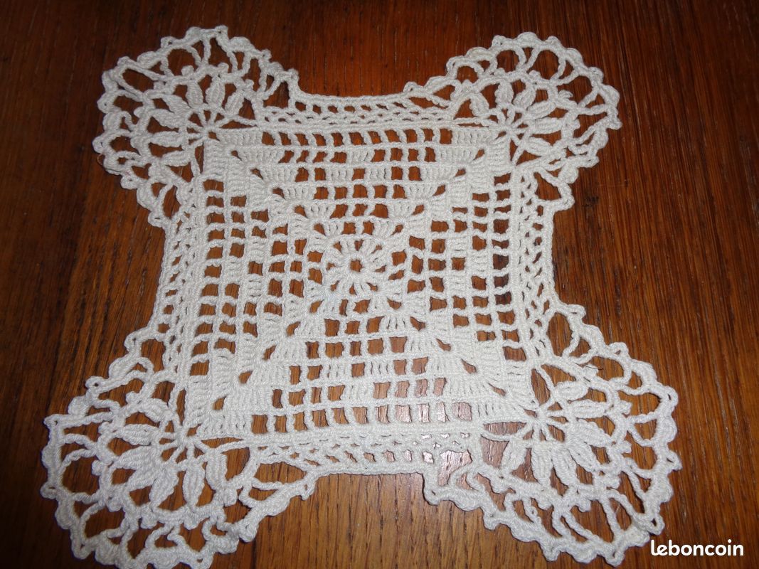 Napperon crochet blanc fait main - Loisirs créatifs