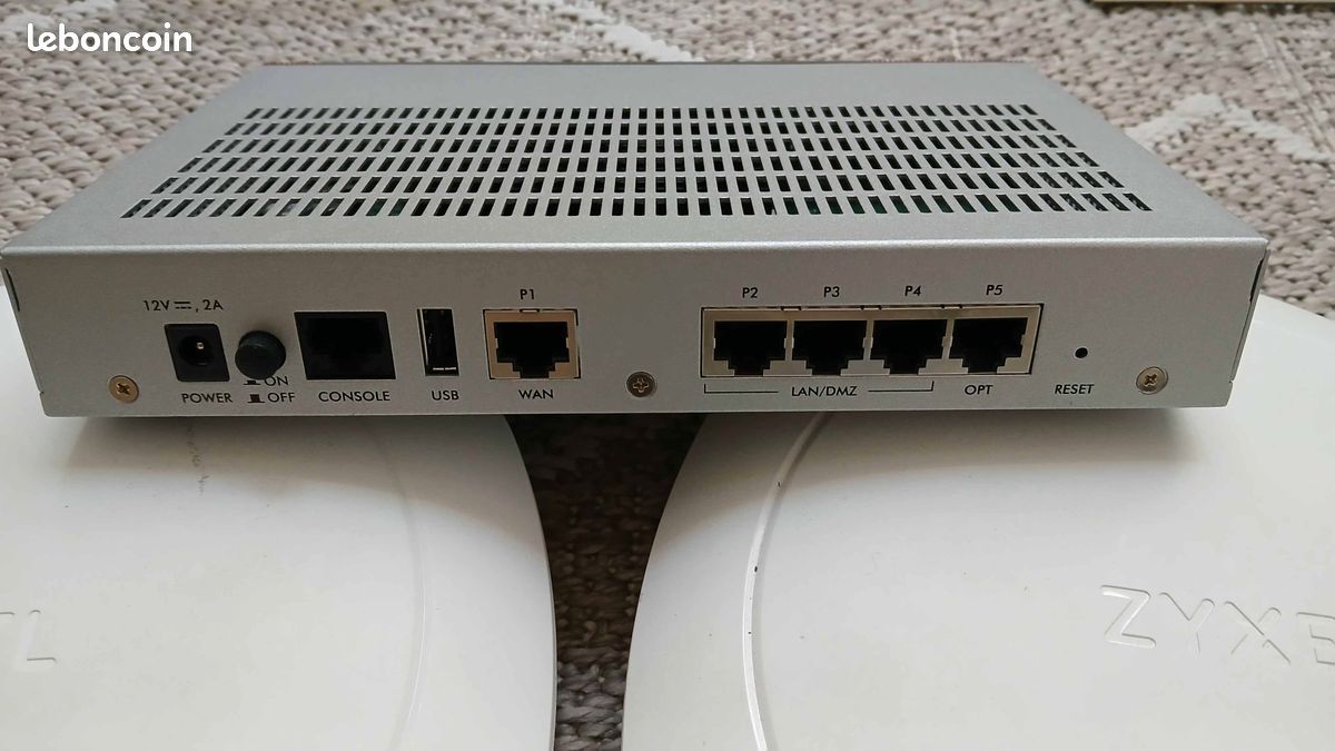 Routeur Zyxel USG 40 + 3 bornes Wifi - Accessoires informatique