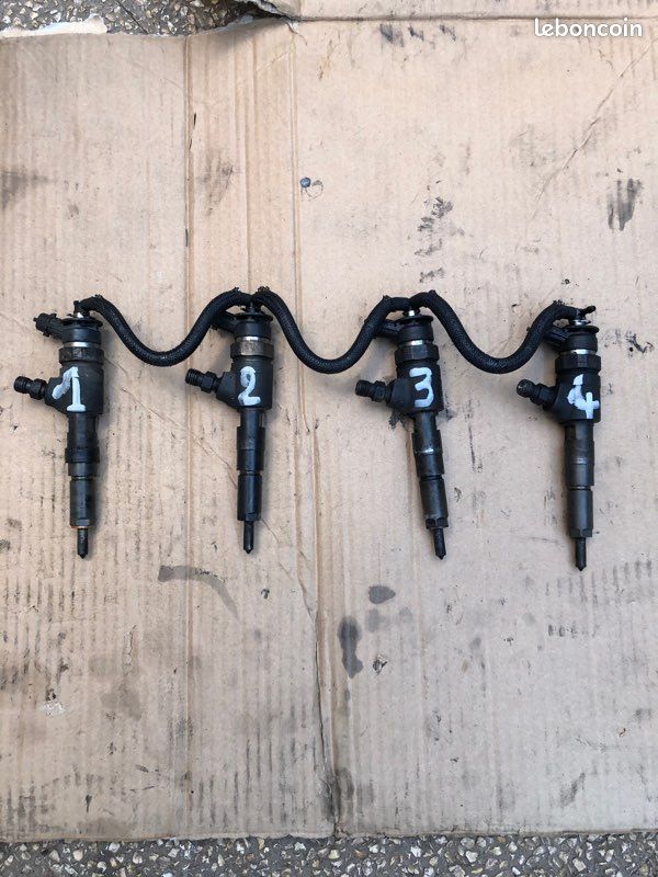 4 injecteurs bosch 1l4 hdi Peugeot Citroën - Équipement auto