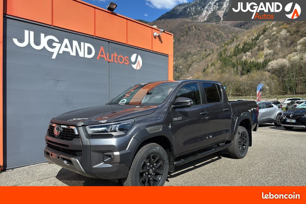 Toyota Hilux 2.8 204 BVA INVINCIBLE 4PL - Voitures