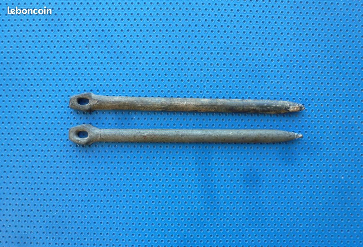Lot de 2 piquets allemands de tente WW1 - Collection