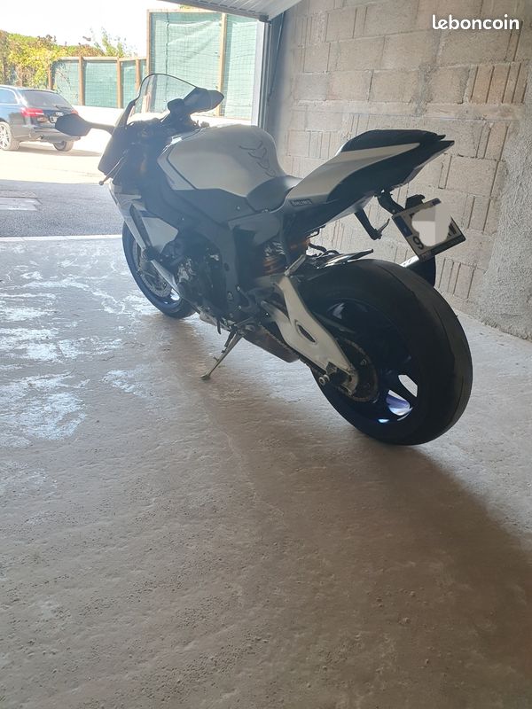 Yamaha R1M - Motos