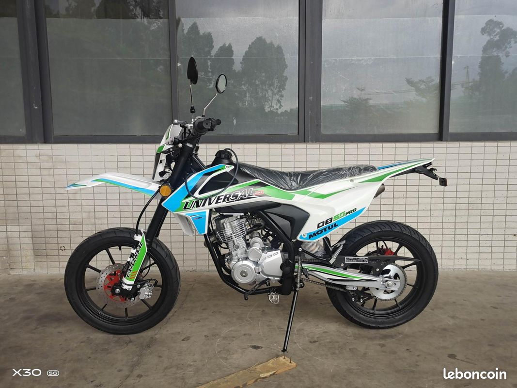 Superbe Moto 50cc super motard norme E5 Neuve GARANTIE 2 ANS - Motos