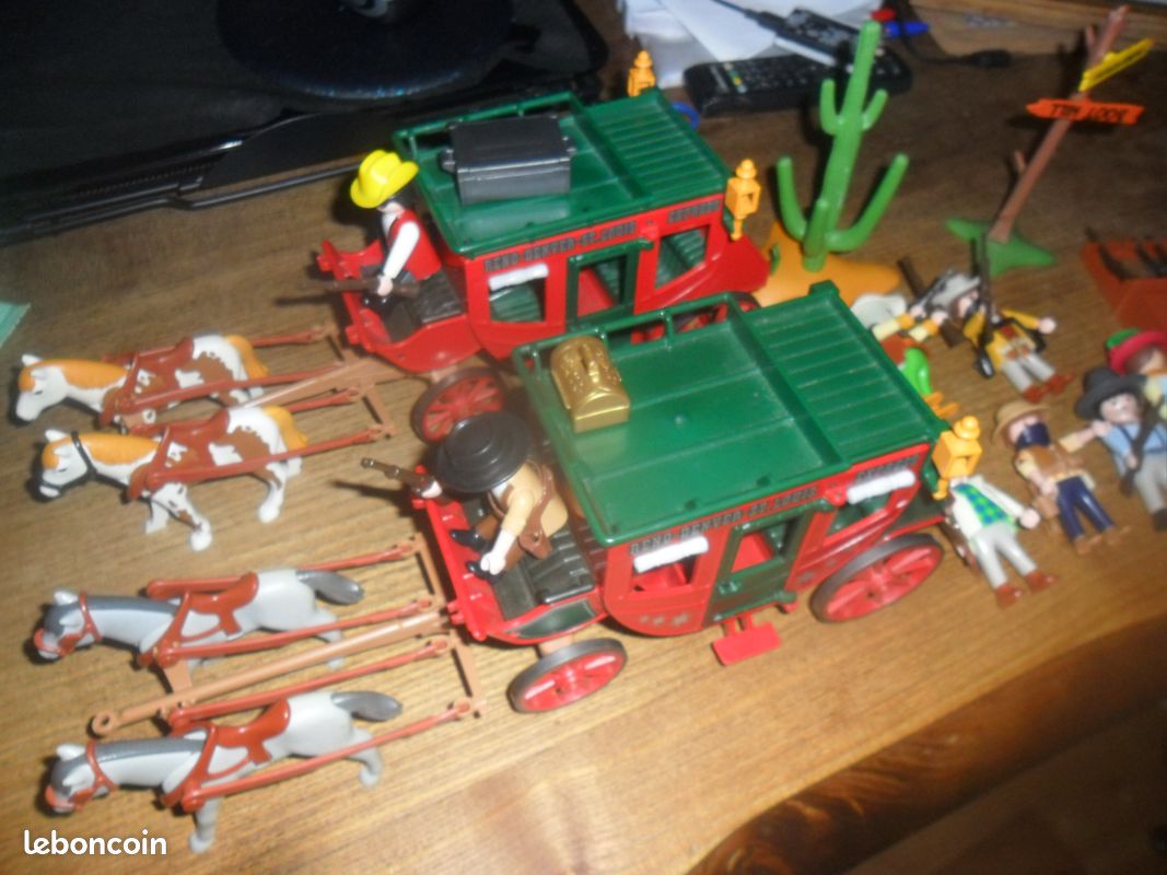 2 deligence PLAYMOBIL et PERSONNAGES - Jeux & Jouets