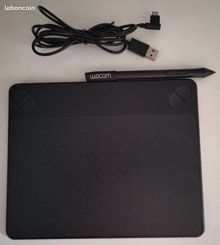 Une tablette graphique Wacom CTH-490K - Tablettes & Liseuses