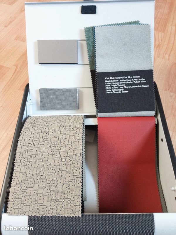 Coffret présentation tissu et cuir Renault Matra Avantime - Collection
