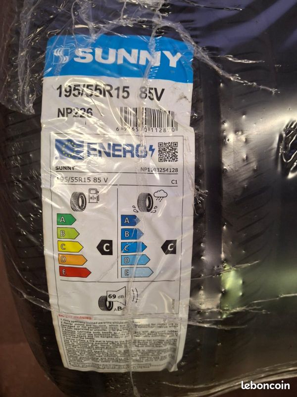 Pneus 195/55 R15 85V Neufs - Équipement auto