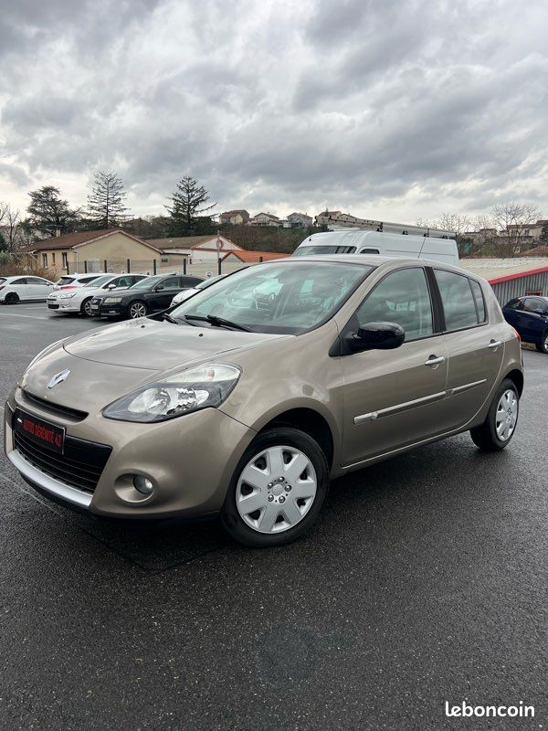 Renault Clio 1.5 DCi 85 Eco2 Dynamique Tomtom BOITE AUTOMATIQUE - Voitures